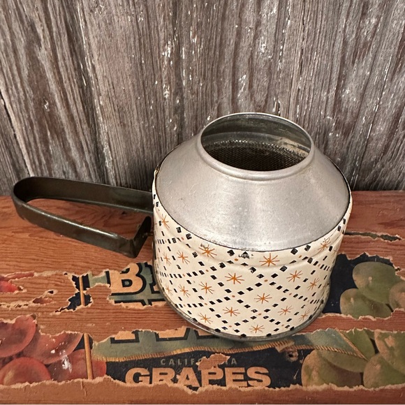 Kitchen | Vintage Androck Red Atomic Starburst Flour Sifter Handi Flour ...